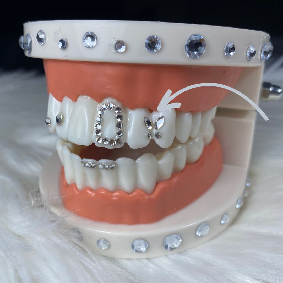 Kit de strass dentaire à poser à la maison : papillon